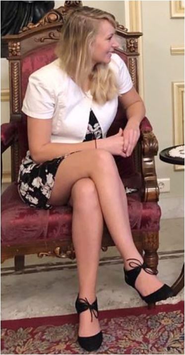 Marion Maréchal Le Pen Mini Robe Et Sexy Croisement De Jambes