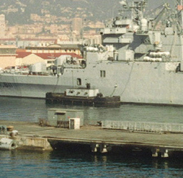 À quoi servent ces barges de la Marine Nationale À quoi servent ces barges de la Marine Nationale