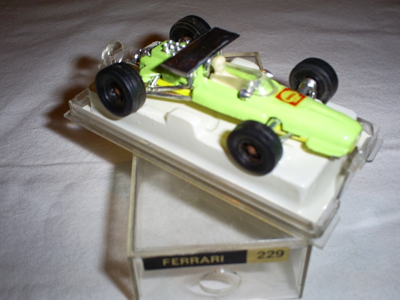 N°229 FERRARI