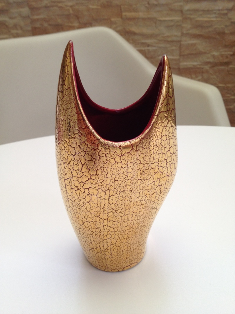 Could someone help me Id this italian Vase please? Could someone help me Id this italian Vase please?