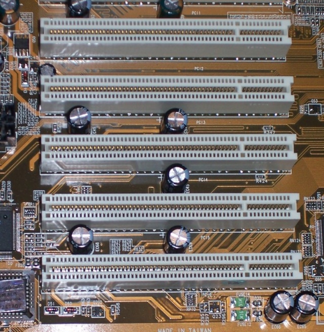 AGP/PCI/PCI Express AGP/PCI/PCI Express
