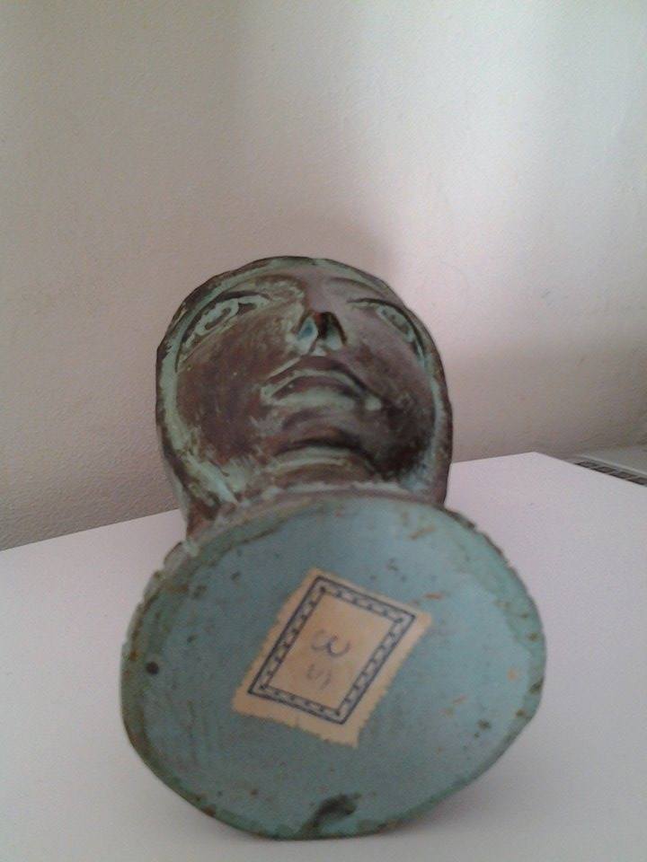 Could someone help me id this sculpture, please? Could someone help me id this sculpture, please?