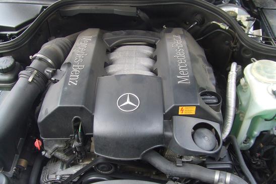 VENDS Cache moteur CLK 320 w208 VENDS Cache moteur CLK 320 w208