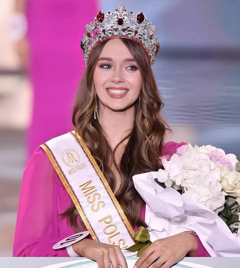 Aleksandra Klepaczka (POLAND UNIVERSE 2022 & SUPRANATIONAL 2023) Aleksandra Klepaczka (POLAND UNIVERSE 2022 & SUPRANATIONAL 2023)